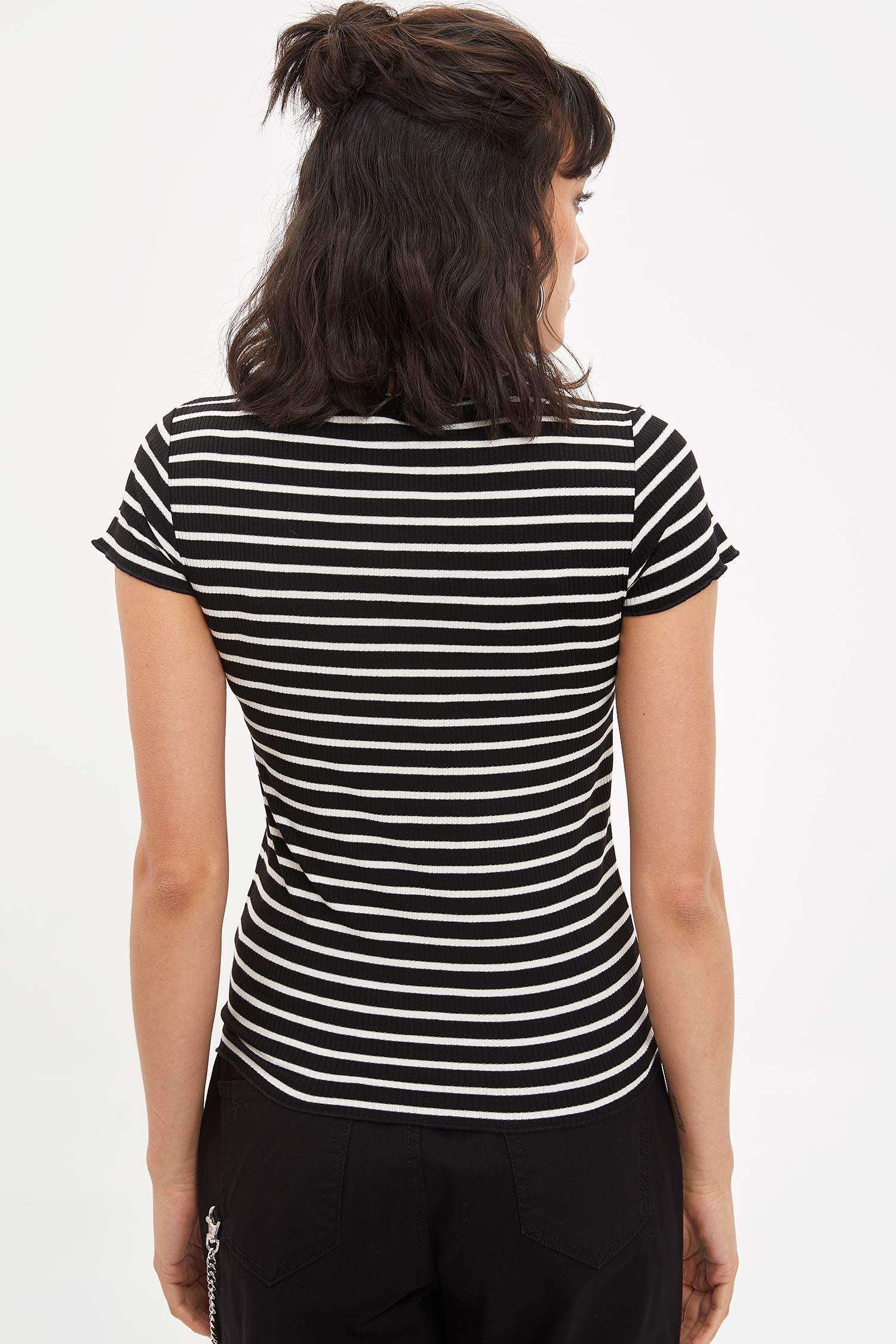 Black Woman Short Sleeve Striped T-Shirt 2403645 | DeFacto