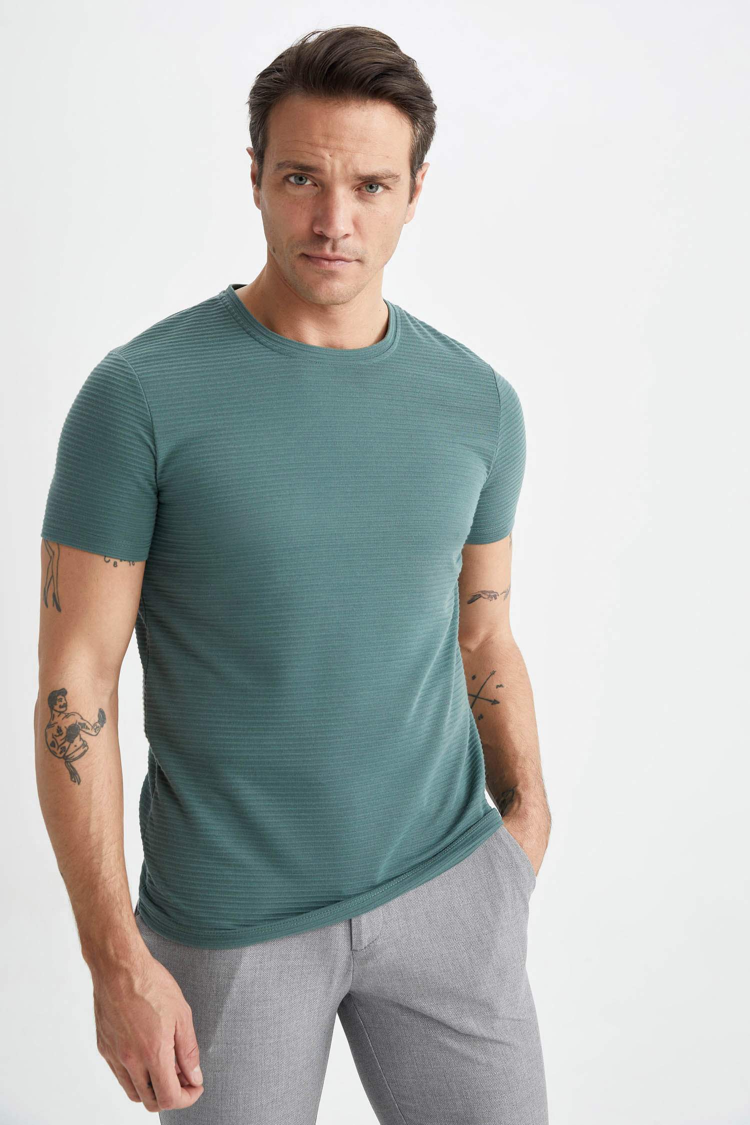 Yeşil Erkek Slim Fit Bisiklet Yaka Tişört 2709700 | DeFacto