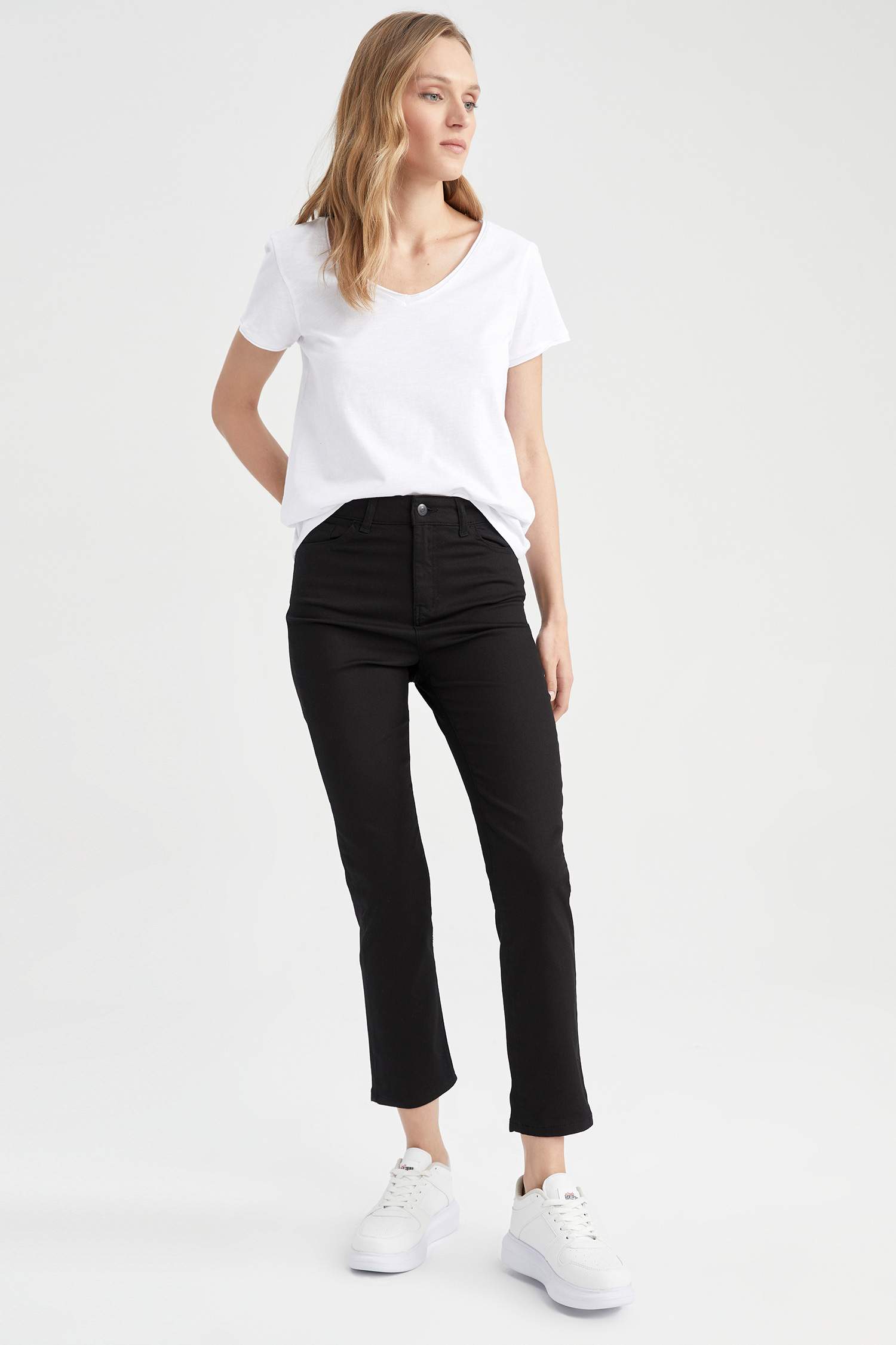 Black Woman Gabardine Pants 2729974 | DeFacto