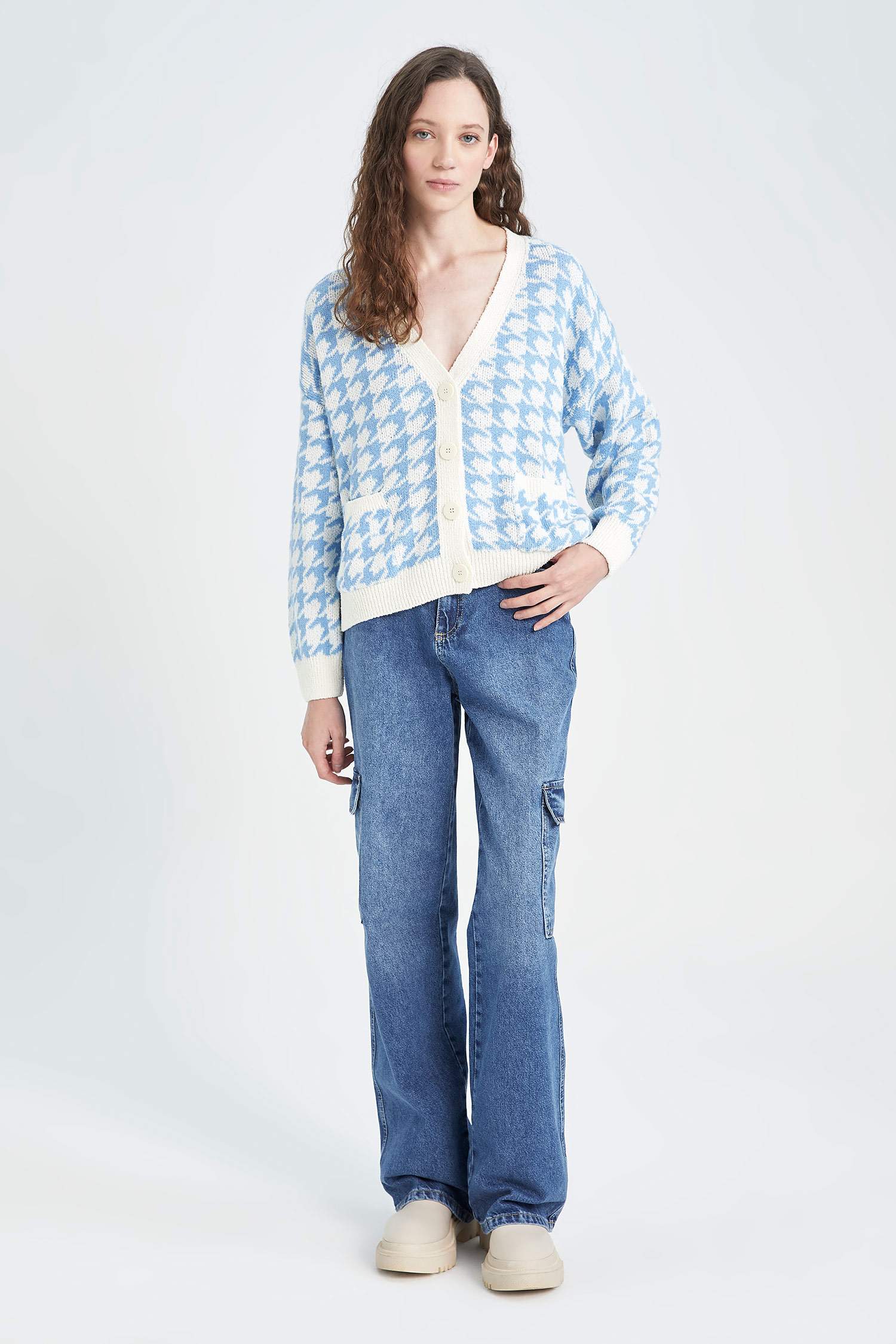 Blue WOMAN Oversize Fit V-Neck Cardigan 2566300 | DeFacto