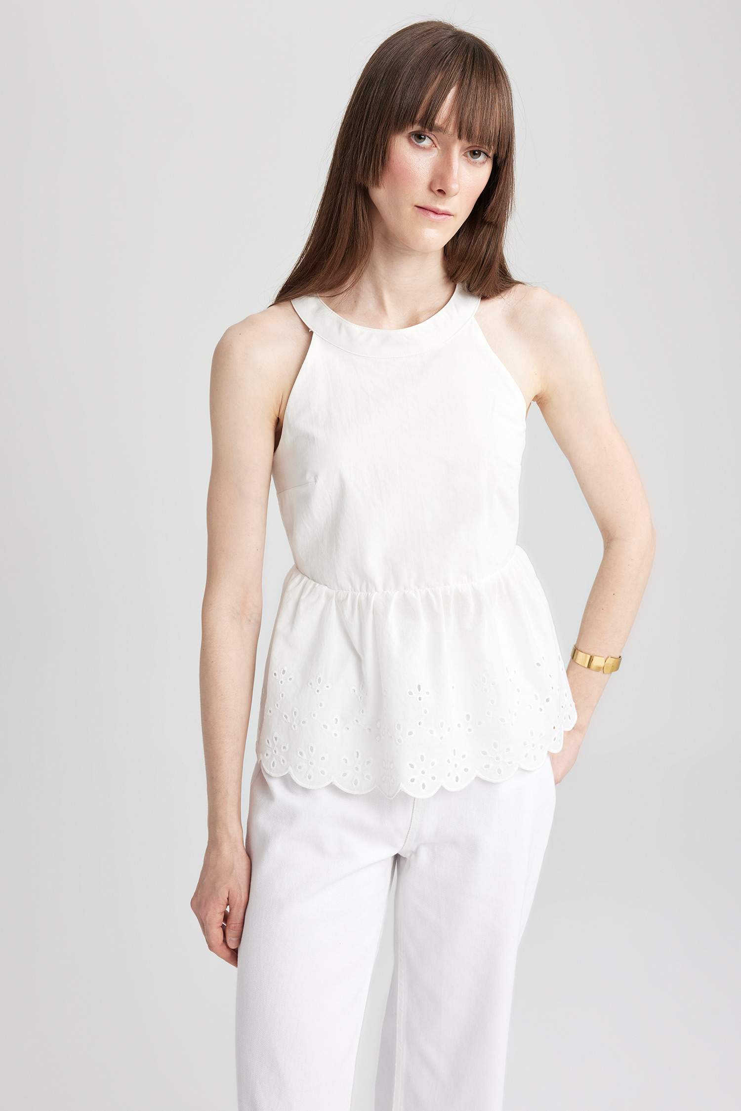 White Woman Regular Fit Round Collar Sleeveless Blouse 2813146 | DeFacto