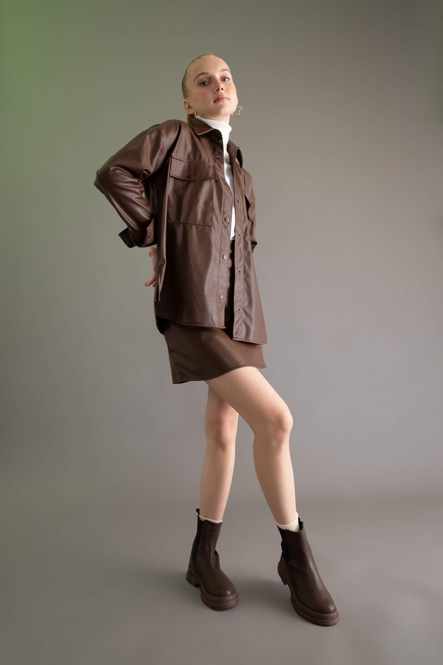 بني نساء قميص جلد صناعي بأكمام طويلة 2687293 | DeFacto