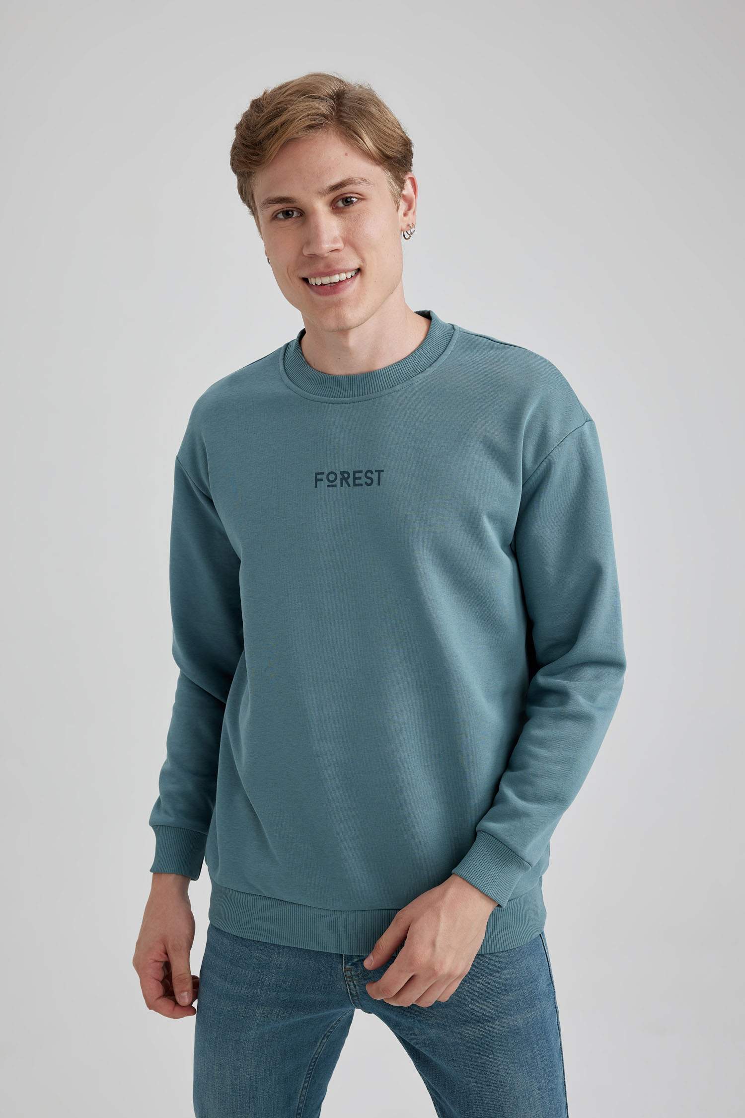 Green MAN Boxy Fit Long Sleeve Sweatshirt 2558238 | DeFacto