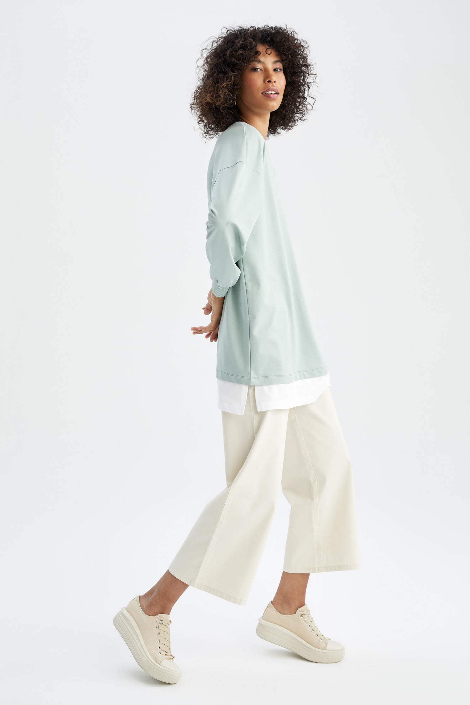 Beige Woman Regular Fit Wowen Fabrics Trousers 2418447 | DeFacto