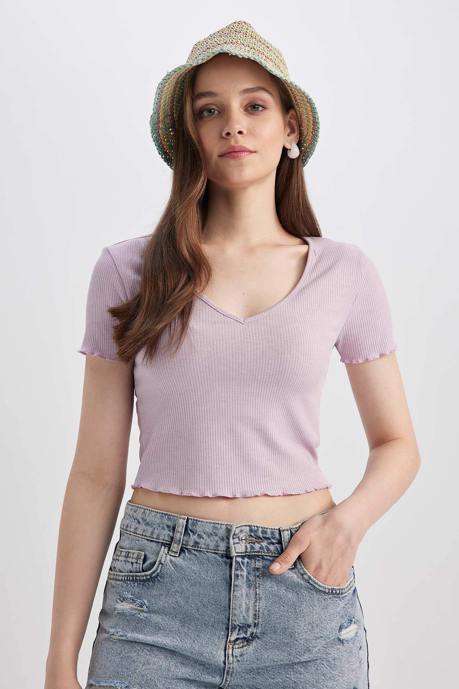 Purple WOMAN Fitted V Neck Short Sleeve Crop Top 2439924 | DeFacto