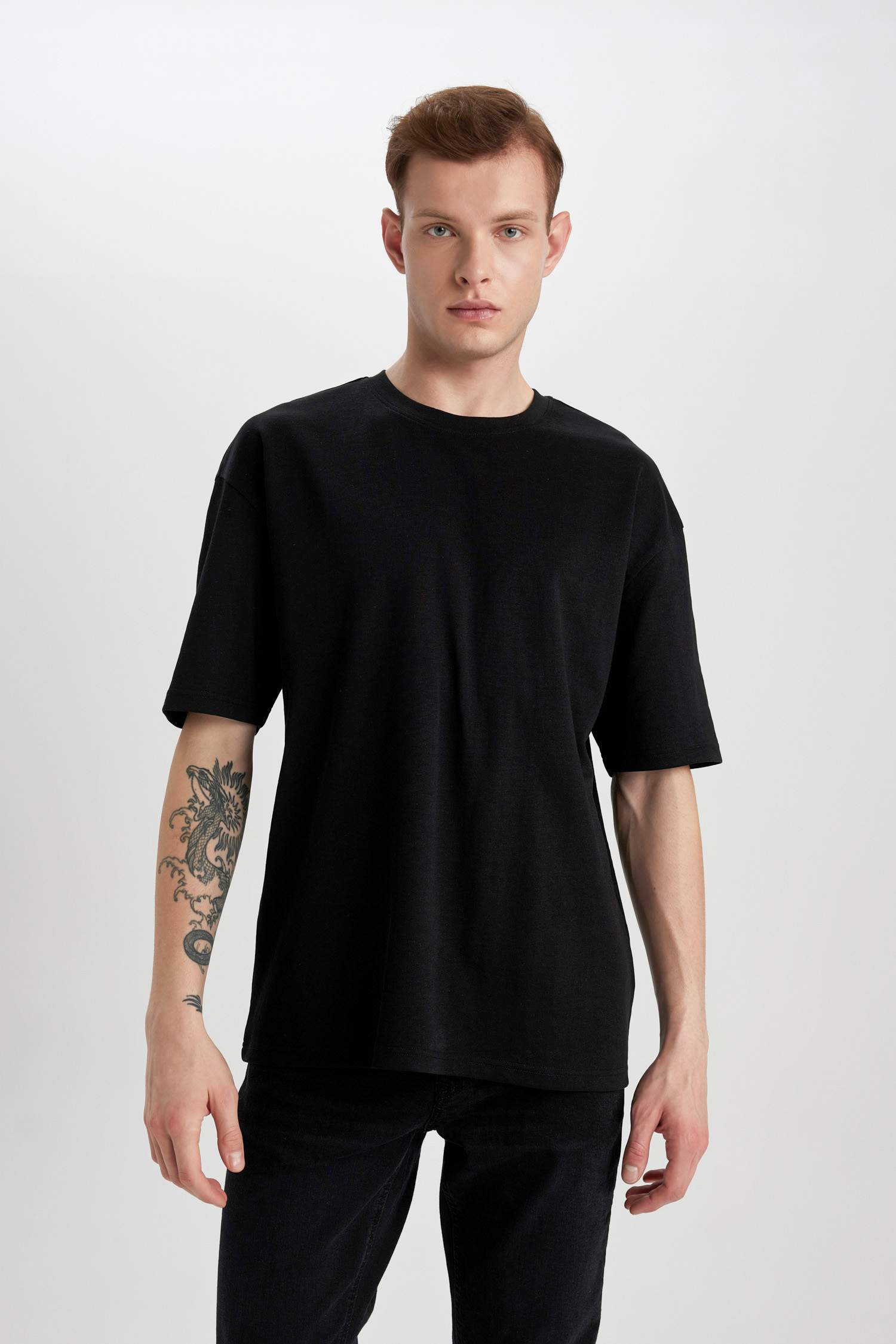 Black MEN Oversize Fit Crew Neck T Shirt 2901122 DeFacto