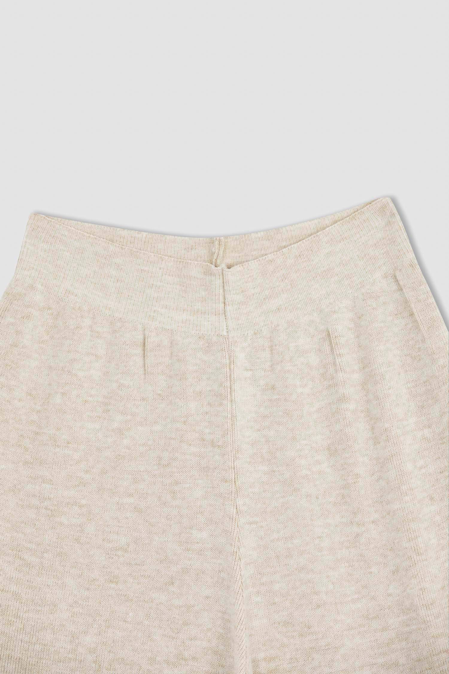 Ecru Woman Relax Fit Pants 2514033 | DeFacto