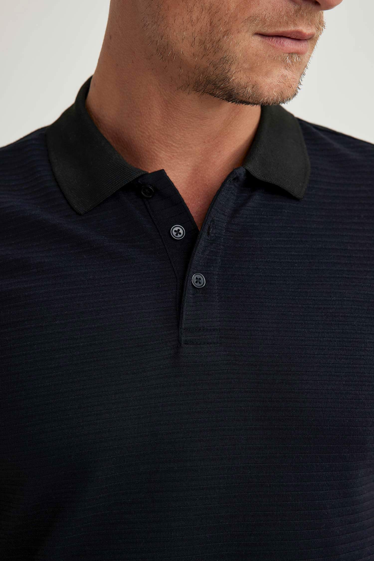 Black Man Regular Fit Polo Neck Short Sleeved T-Shirt 2530608 | DeFacto