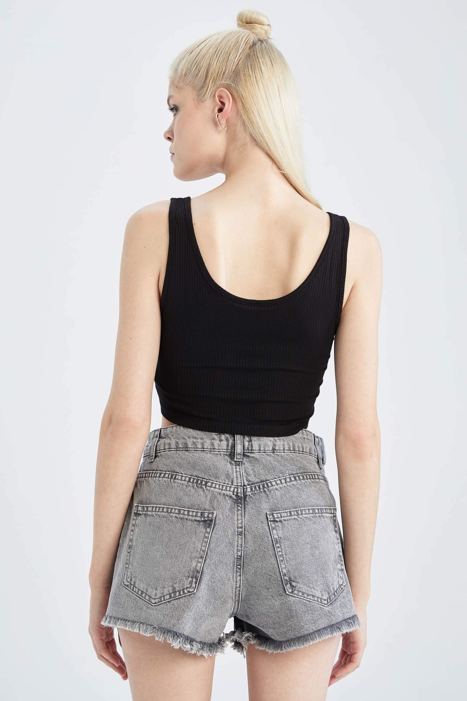 Black Woman Slim Fit Crew Neck Ribbed Camisole Singlet 2560440 | DeFacto