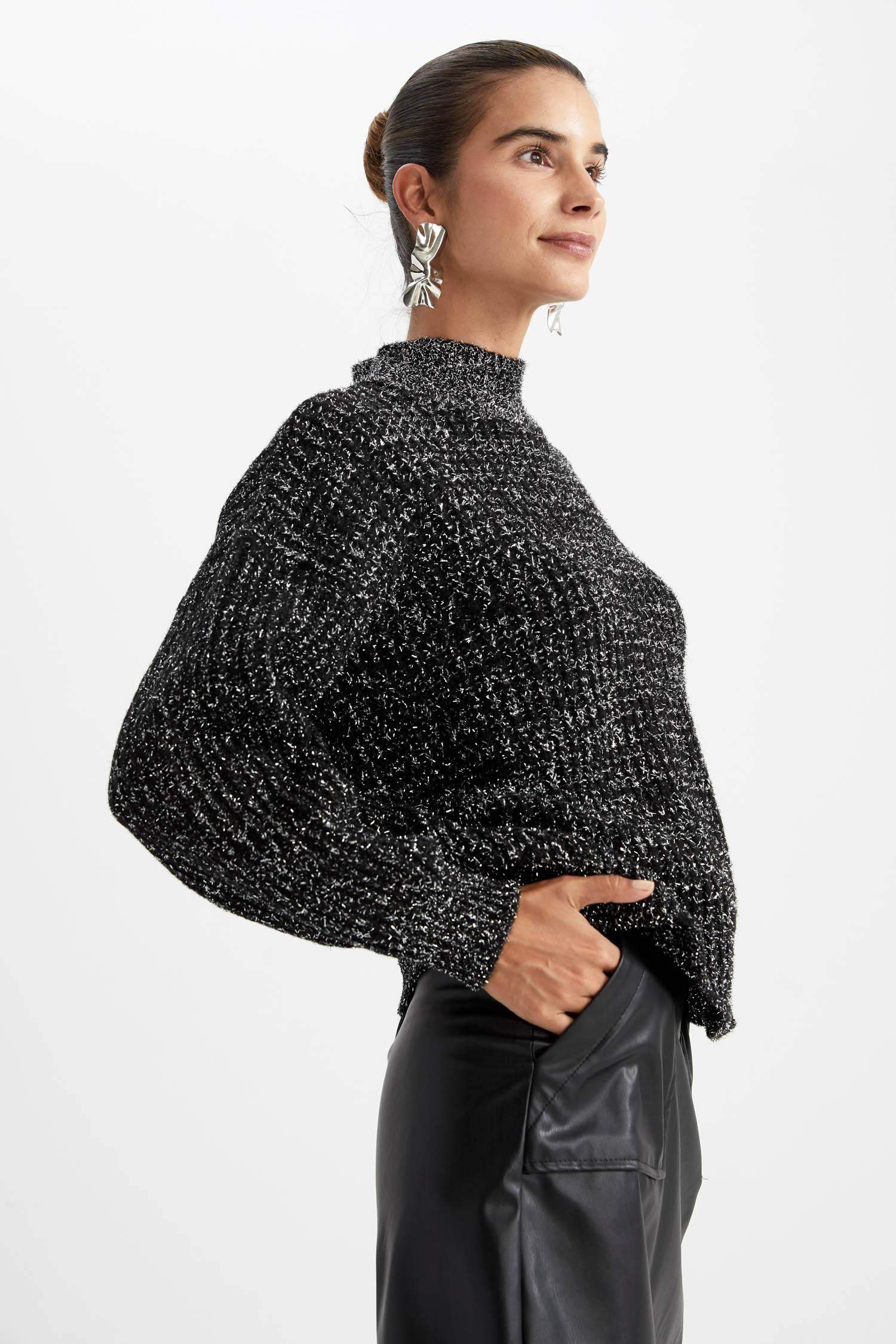 Black Woman Regular Fit Crew Neck Thessaloniki Fabric Pullover 2713920 ...