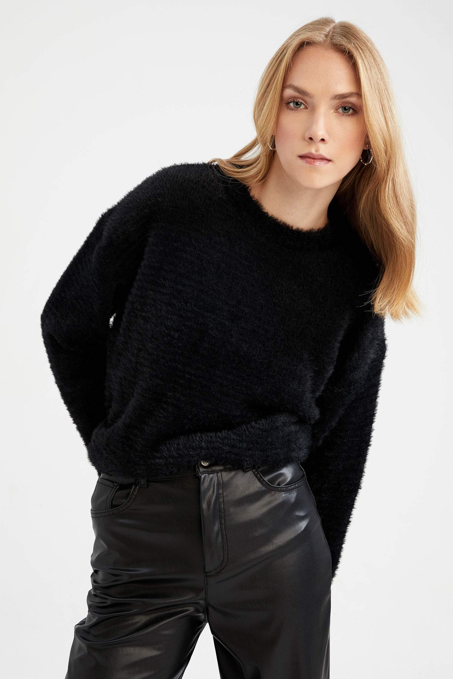 Noir FEMME Col Ras Du Cou Pull-Over 2743626 | DeFacto