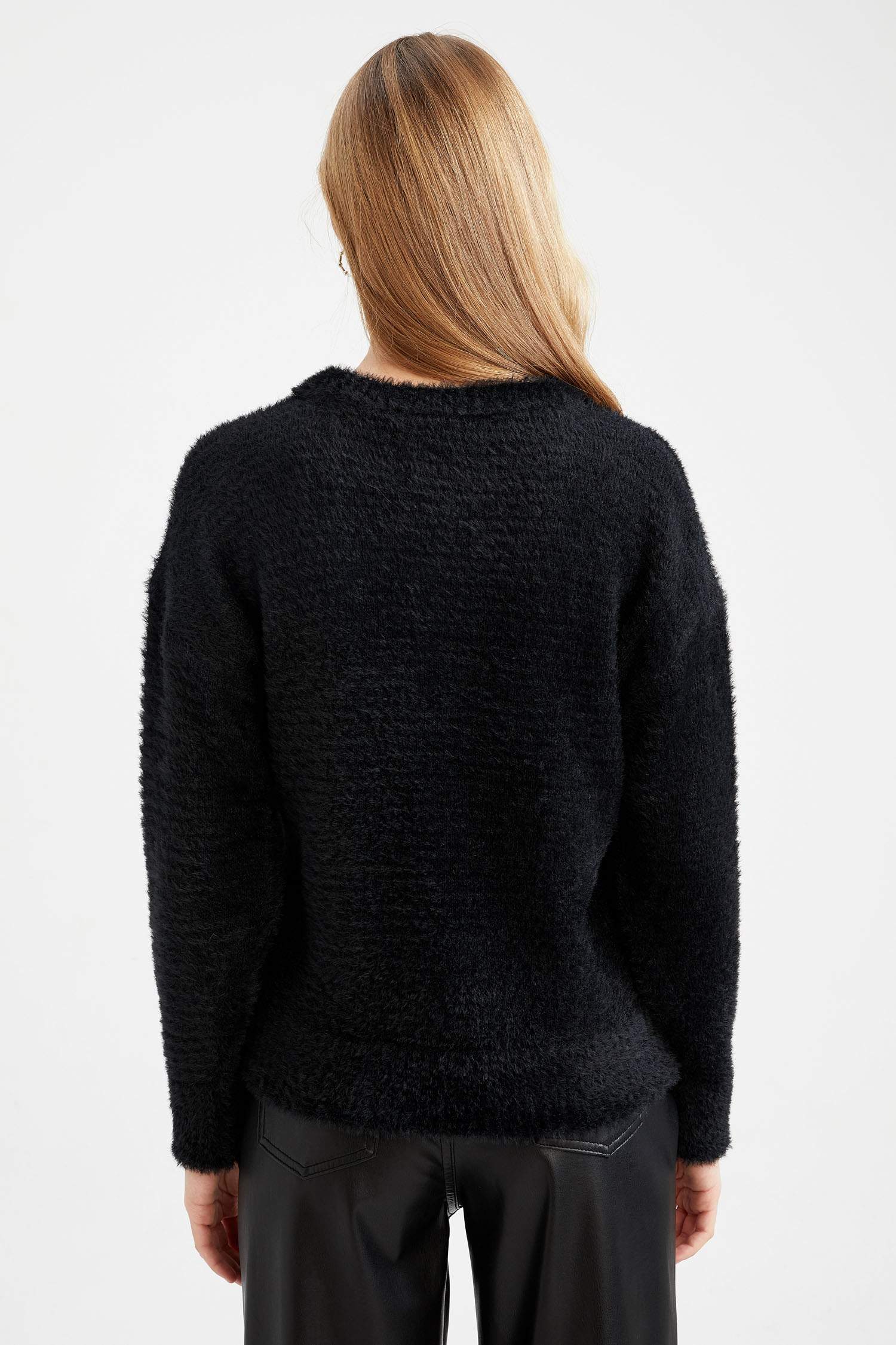 Noir FEMME Col Ras Du Cou Pull-Over 2743626 | DeFacto