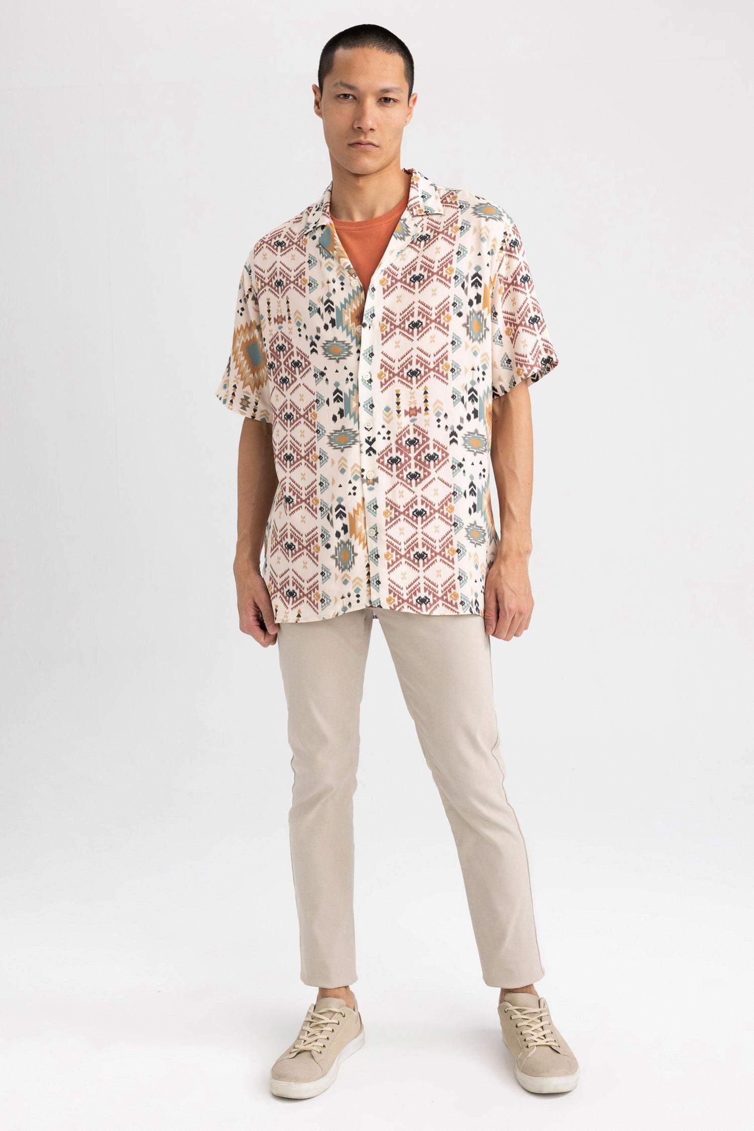 Beige MAN Modern Fit Cropped Collar Short Sleeve Shirt 2744927 | DeFacto