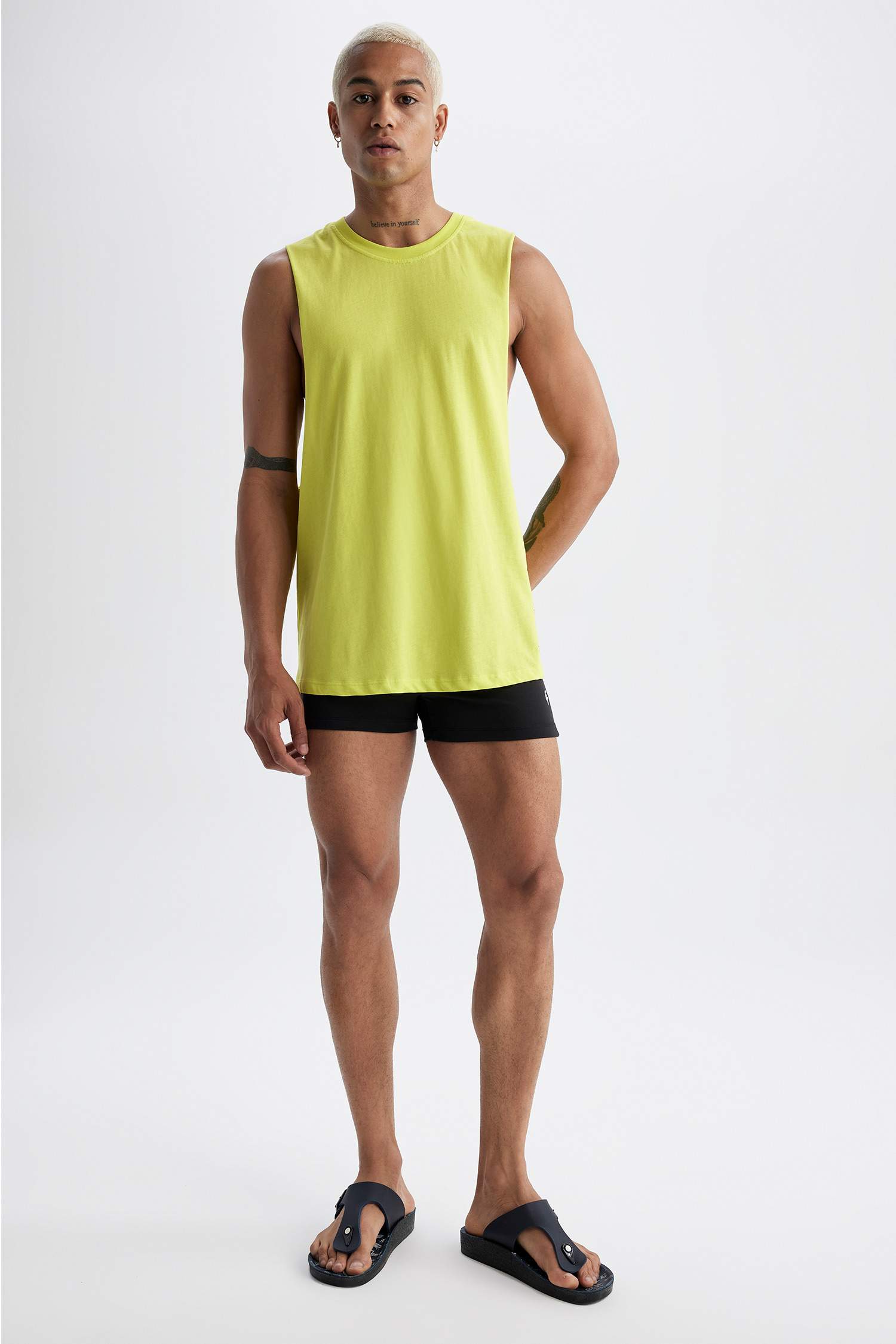 Green Man Loose Fit Printed Crew Neck Undershirt 2820125 | DeFacto