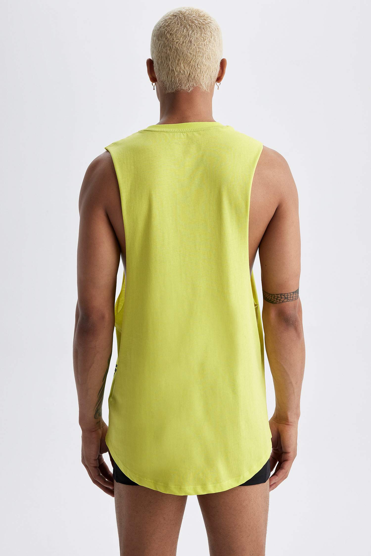 Green Man Loose Fit Printed Crew Neck Undershirt 2820125 | DeFacto