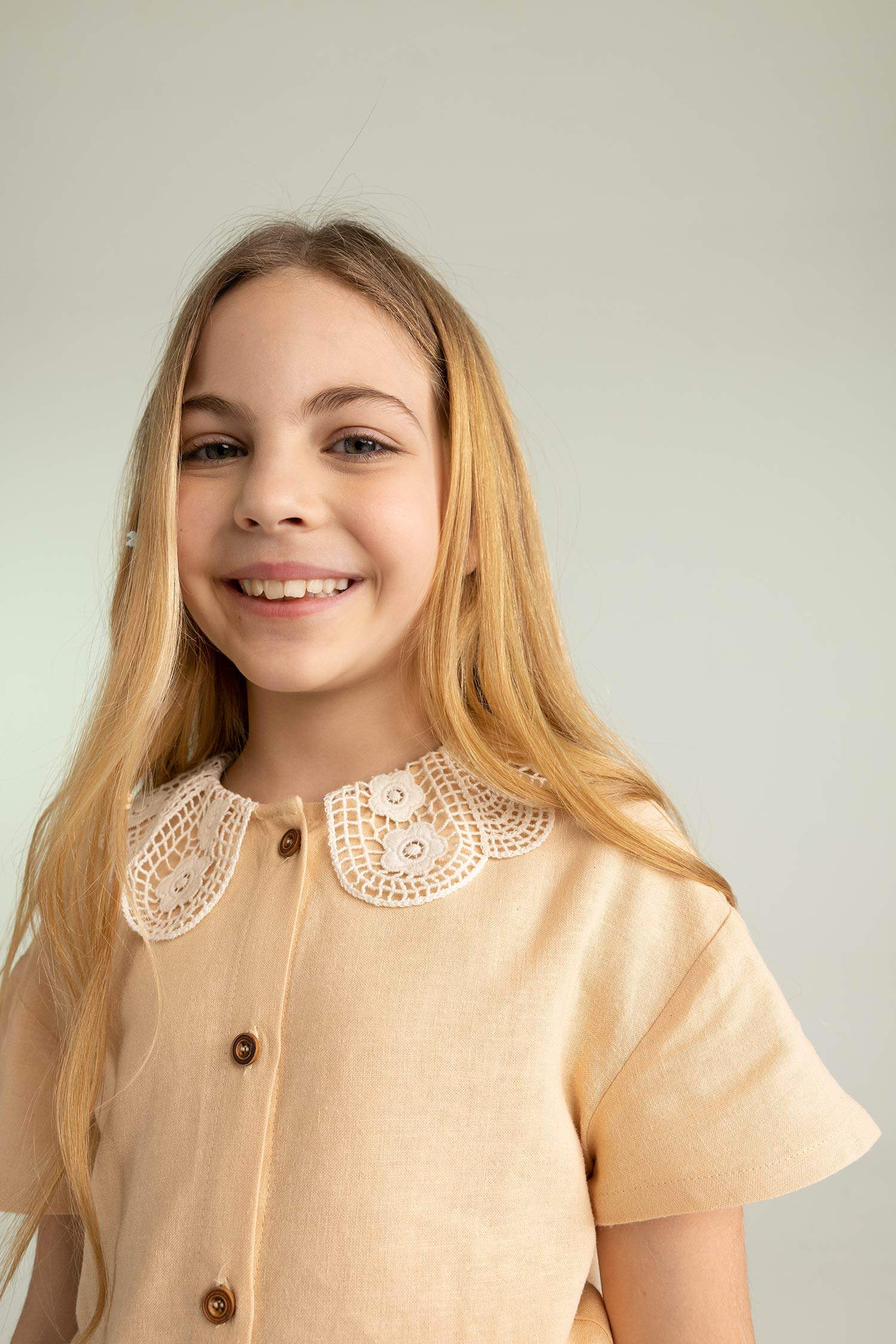 Beige GIRLS & TEENS Girl Crop Large Collar Linen Blend Short Sleeve Shirt 2762952 | DeFacto